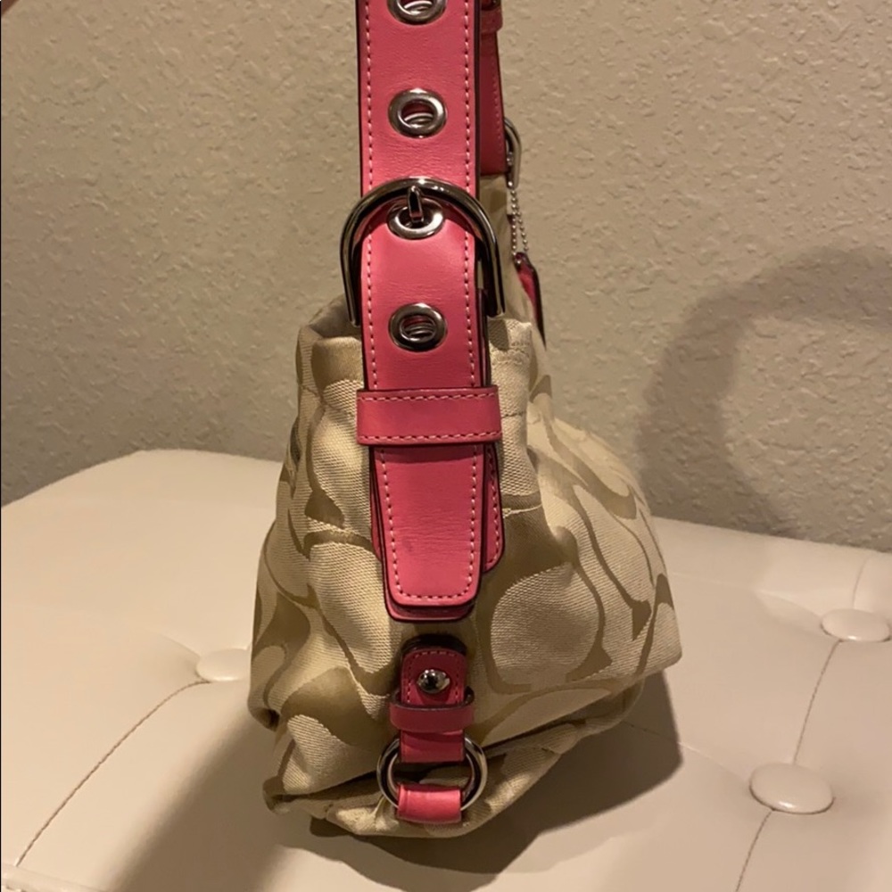 Coach East West Duffle Bag. Tan And Pink - Gem